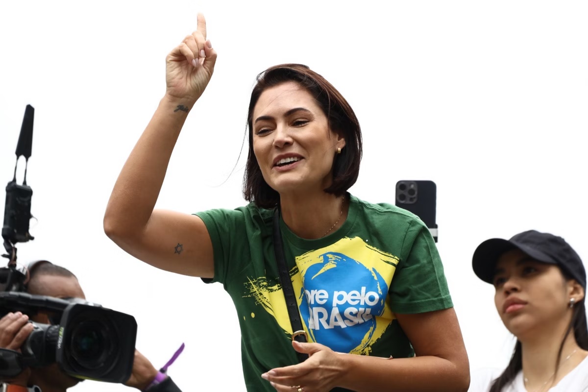 Michelle Bolsonaro chama Lula de “cachaceiro sem vergonha” durante ato ...